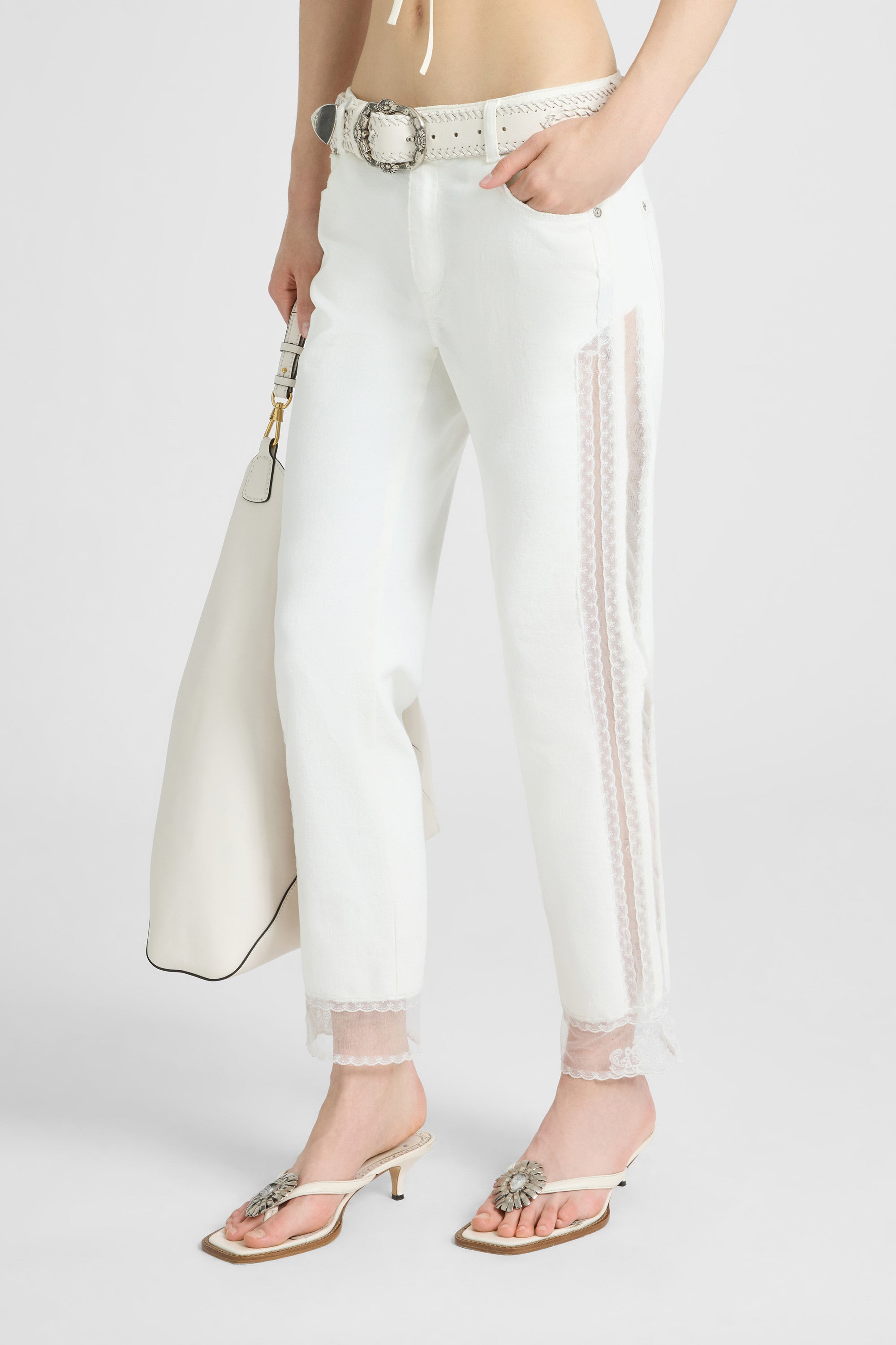 Pantalon en denim avec applications en dentelle valencienne